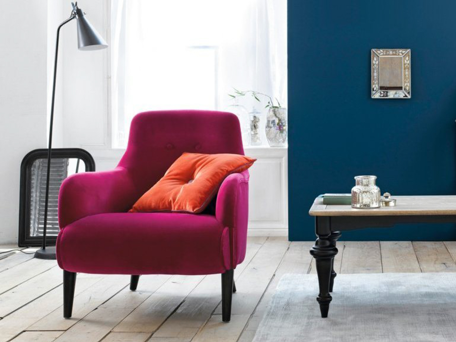 Des fauteuils en velours coloré – Joli Place