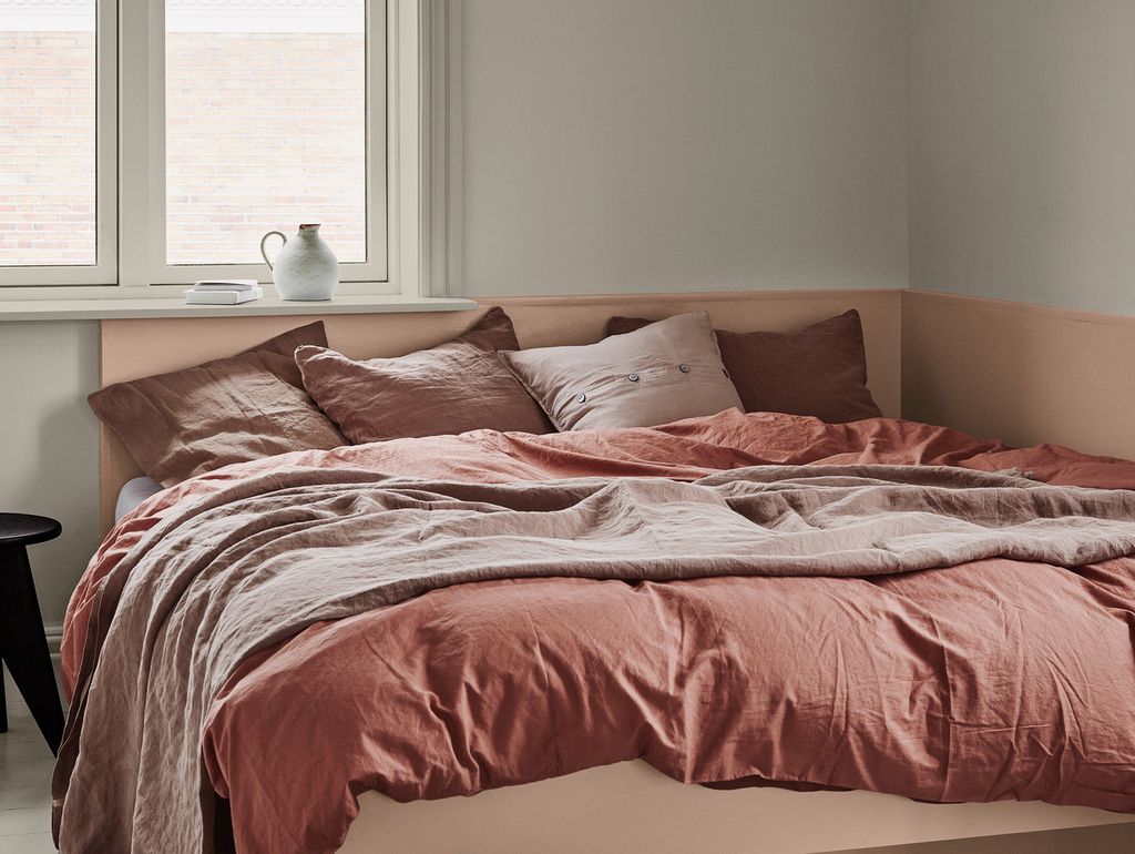 Une pointe de rouge brique dans la chambre - Joli Place