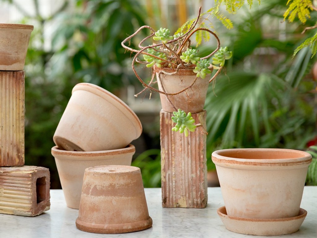 La beauté simple du cache-pot en terre cuite - Joli Place
