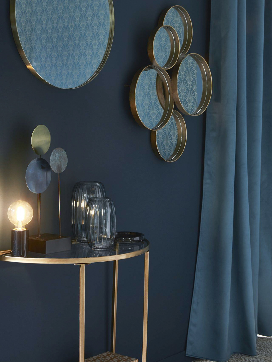 Grand bleu sur l'entrée - Joli Place