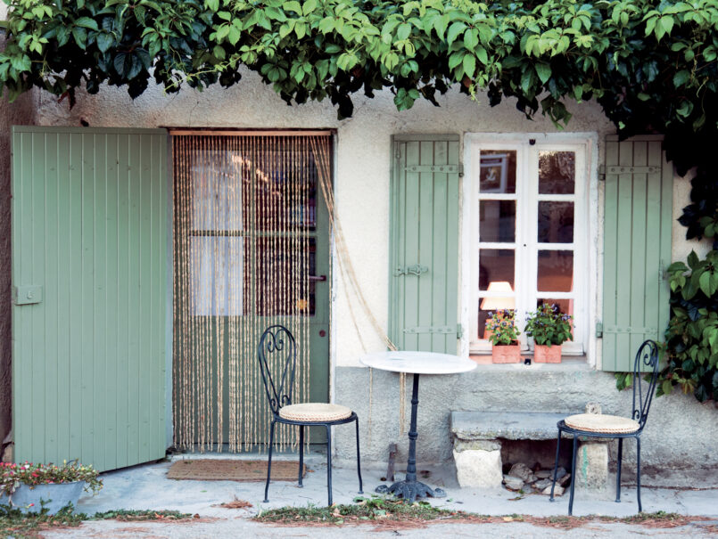 Une maison à la décoration provençale moderne - Joli Place
