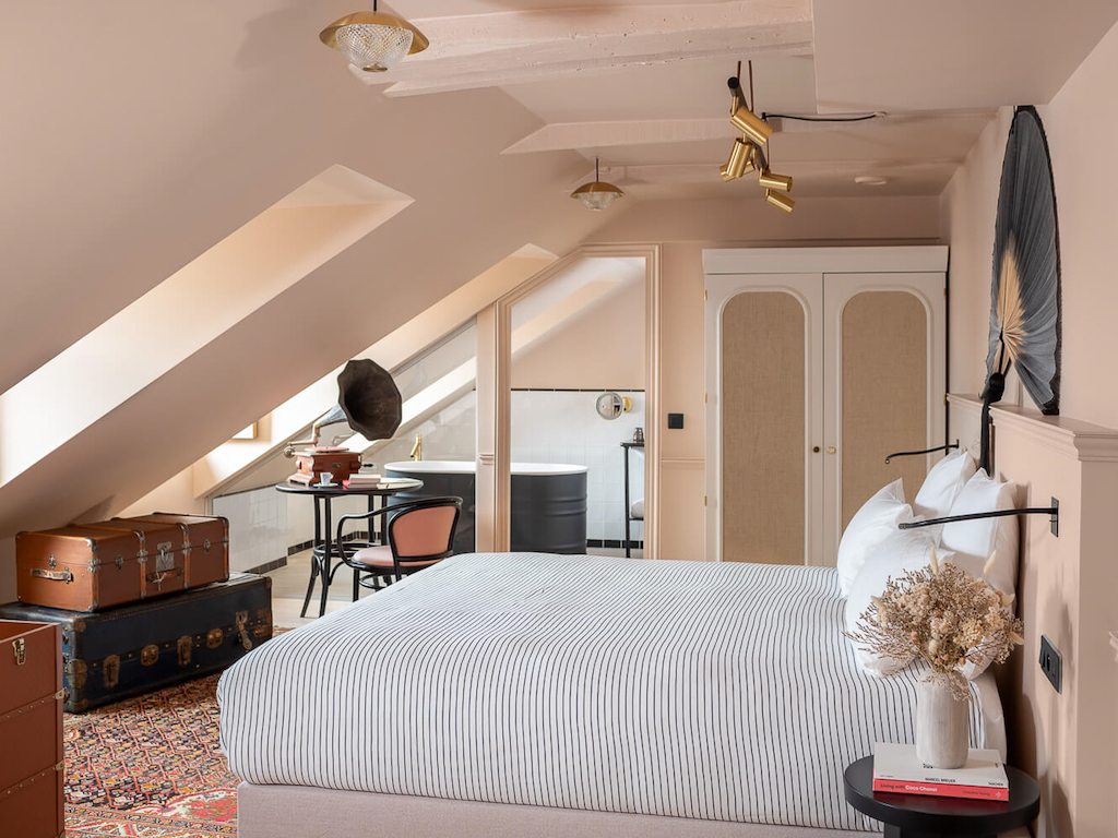 Une chambre aux murs rose poudré - Joli Place