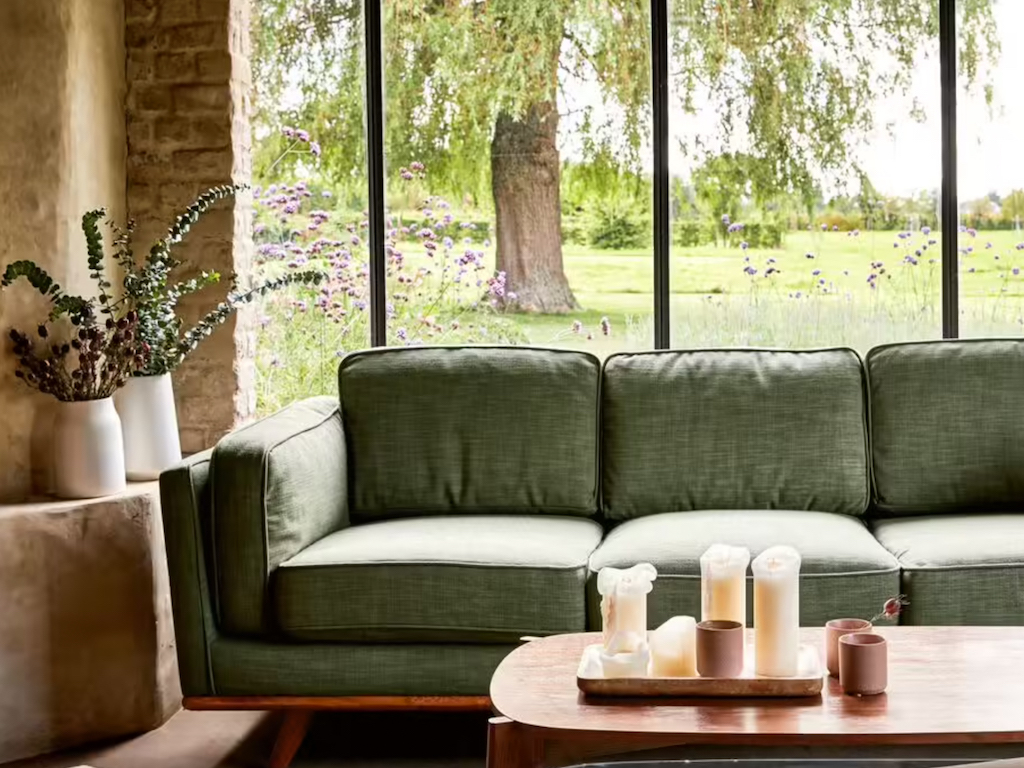 Mur kaki : les inspirations déco pour adopter cette couleur - JoliPlace